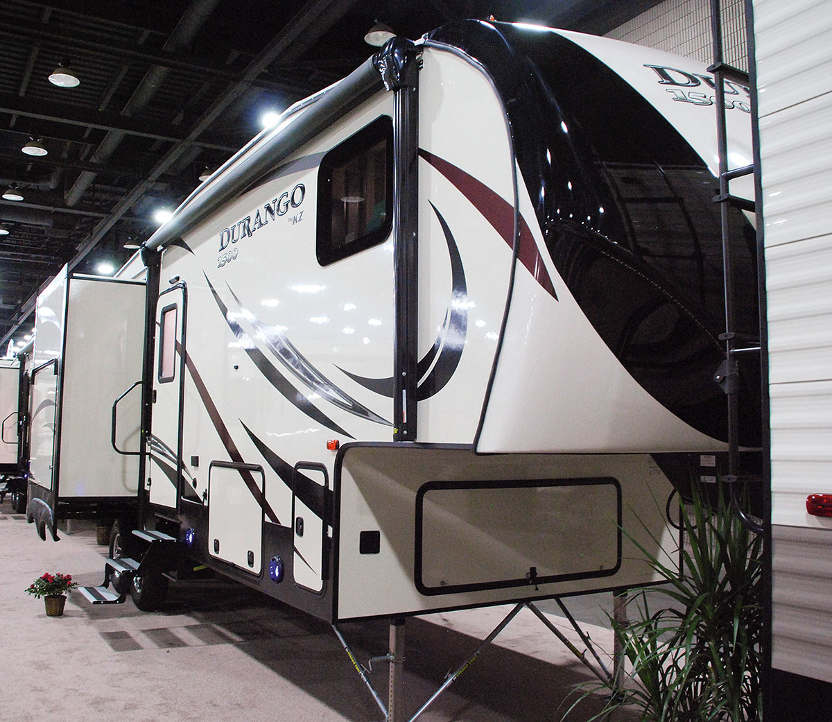 2018 Durango 1500 D256RKT Lightweight Luxury Fifth Wheel | KZ RV