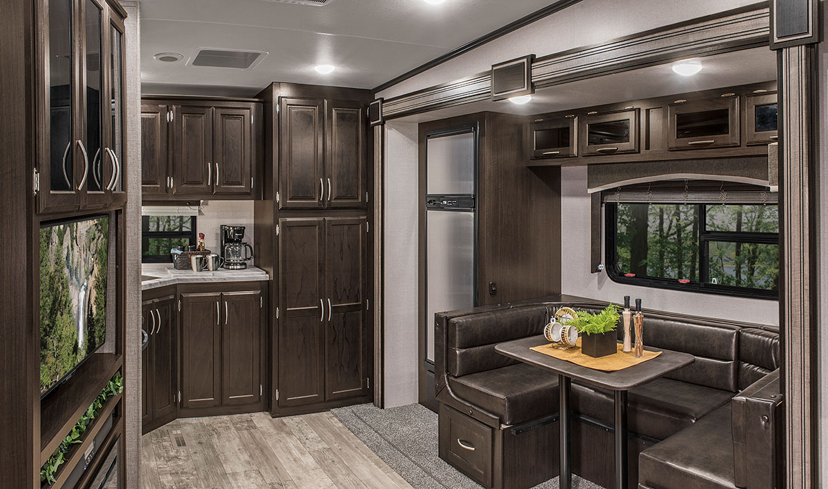 2018 Durango 1500 Sport D250RKS Lightweight Luxury Fifth Wheel | KZ RV